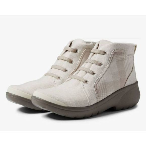 Bzees | Shoes | Bzees Kick Backwomens Machine Washable Boots Size 6m ...